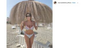 Emanuela Folliero: l'incredibile bikini a 55 anni