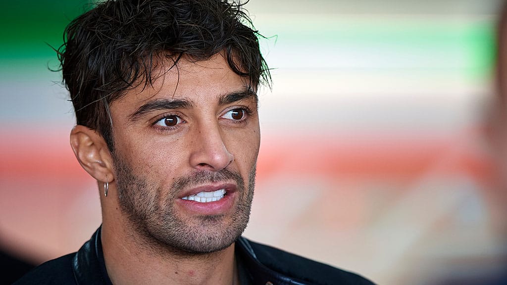 Andrea Iannone, tutti gli amori (veri e presunti) del motociclista ... Andrea Iannone, tutti gli amori (veri e presunti) del motociclista ...