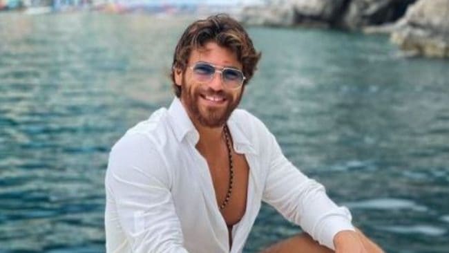 Can Yaman, le foto al Colosseo: “Ma quali sostanze, sono già tornato in ...