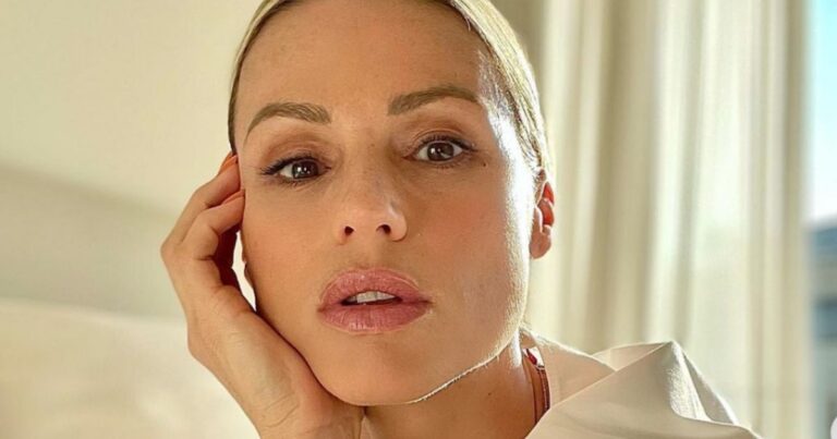 Michelle Hunziker ha un nuovo compagno e spunta anche un anello al dito