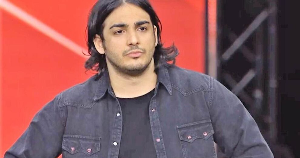 Max Angioni nuovo conduttore de Le Iene: tutto sul comico di Zelig e di ...