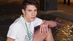 Edoardo Santini: da "Il più bello d'Italia" a prete