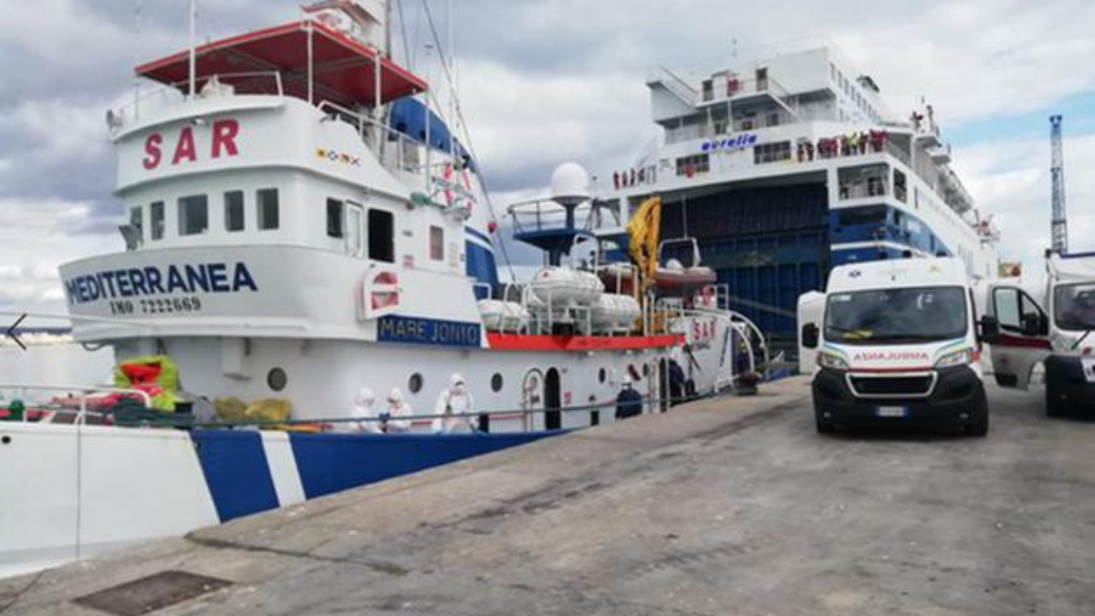 La Guardia costiera libica spara contro la Mare Jonio: “Il governo ...