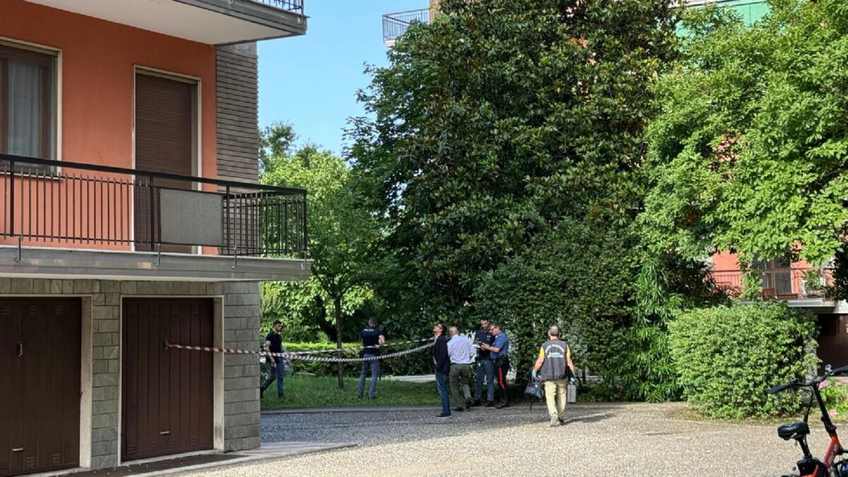 Bimbo di 18 mesi muore dopo caduta dal balcone. Parla la madre Bimbo di 18 mesi muore dopo caduta dal balcone. Parla la madre