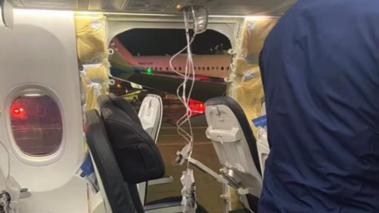 Il portellone dell'aereo si stacca, il racconto drammatico di quei ...