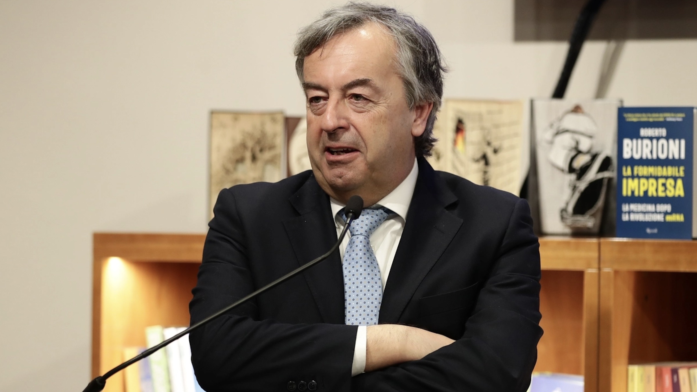 Roberto Burioni si scaglia contro una docente della Statale: "Degna del ...