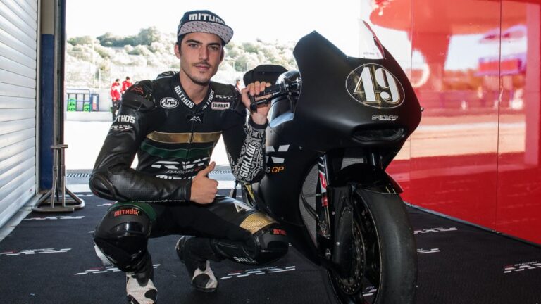 Axel Pons, da pilota di moto al giro del mondo scalzo