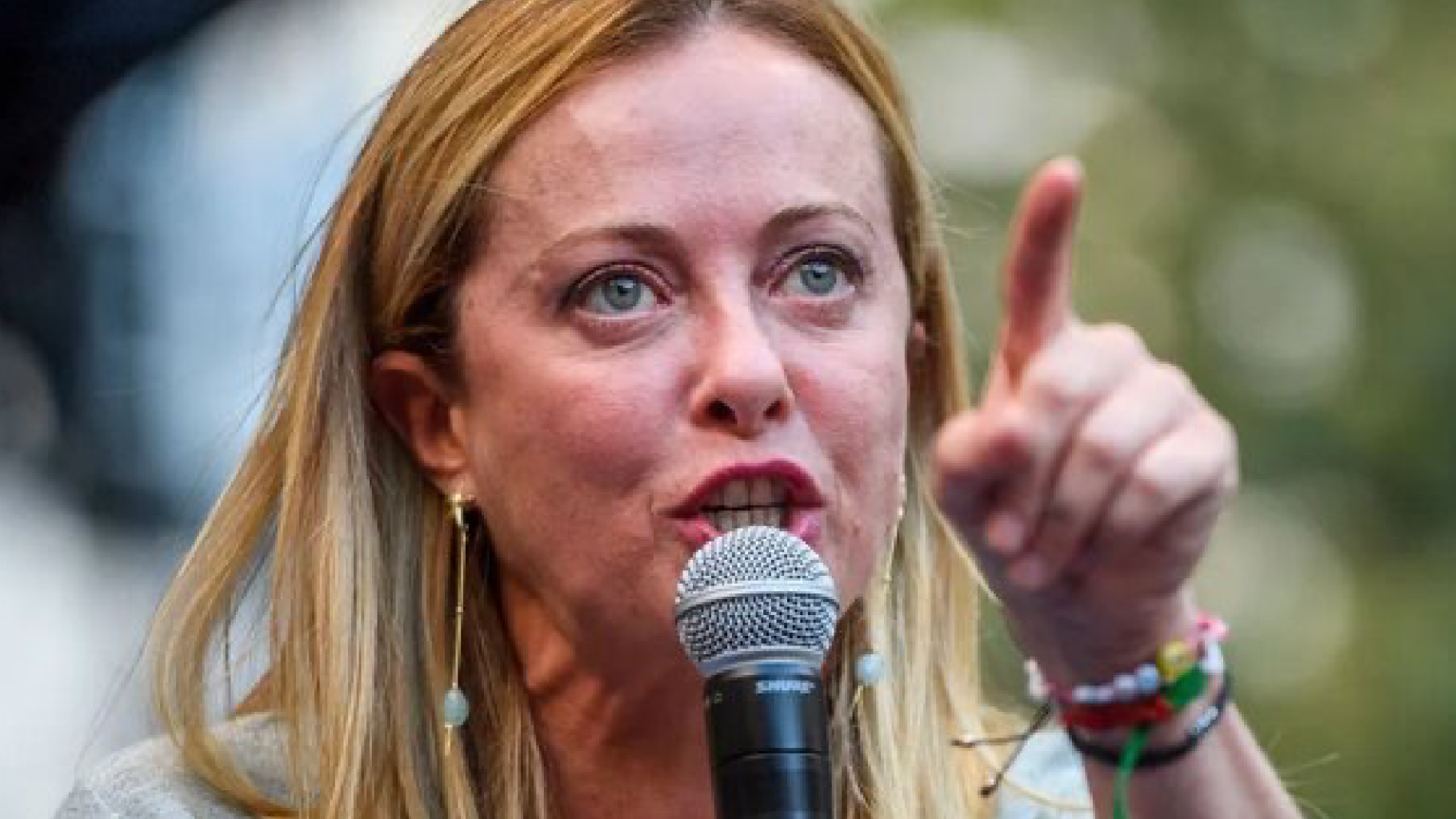 Meloni contro Lepore: “Diffidate di chi ha una faccia in pubblico e un ...