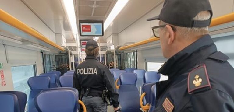 Capotreno aggredita da madre e figlia a Finale Ligure, sull'Intercity ... Capotreno aggredita da madre e figlia a Finale Ligure, sull'Intercity ...