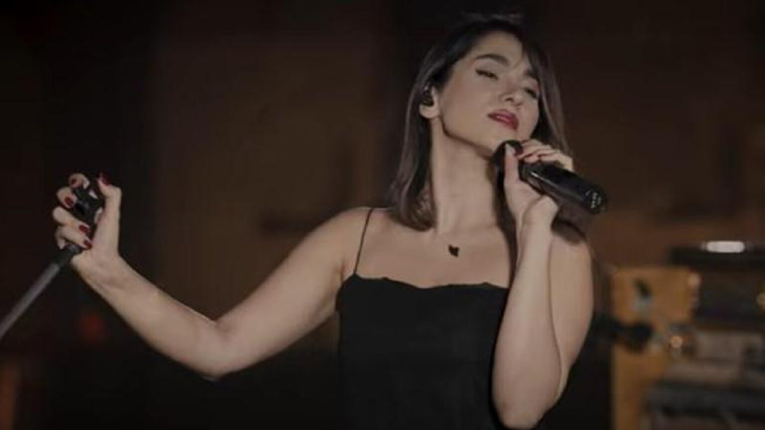 Iran, liberata la cantante iraniana Parastoo Ahmadi