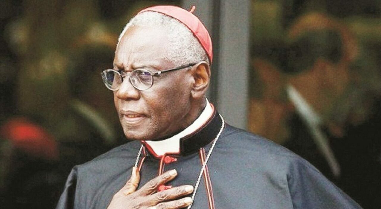 Un Papa nero? Ecco Robert Sarah, tutto il contrario di Francesco. Chi ...