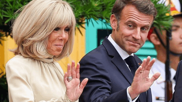 Macron e lo schiaffo "virale" da Brigitte, ecco cosa si sono detti ...
