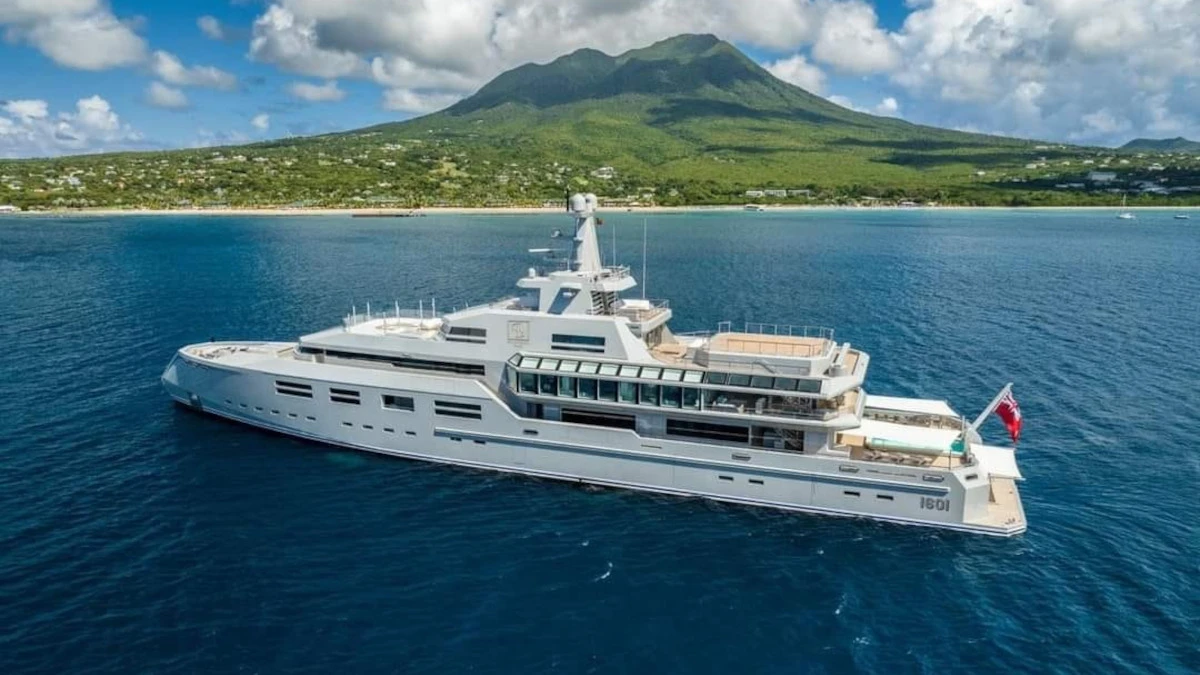 "È suo". In Italia con lo yatch da 250 milioni: poi la scoperta, chi è ...