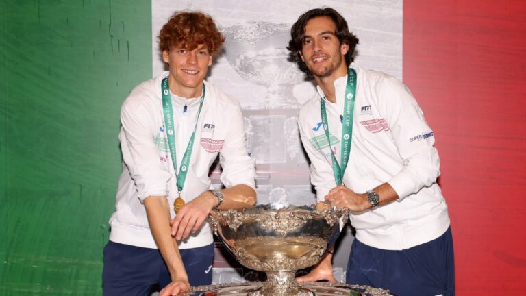 Sinner e Musetti, fratelli diversi: fra soul e rock, Milan e Juve. Cosa ...