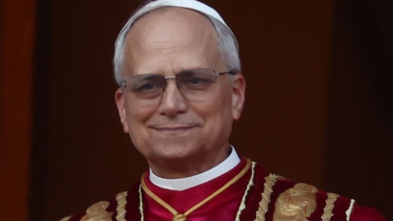 "Padre Bob" è diventato Papa: il ritratto umano e sorprendente di Leone XIV