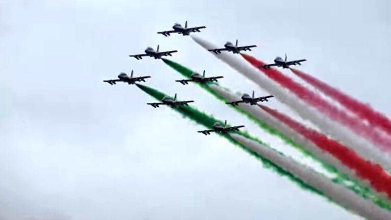 Roma, annullato il volo delle Frecce Tricolori dopo il crollo della ...