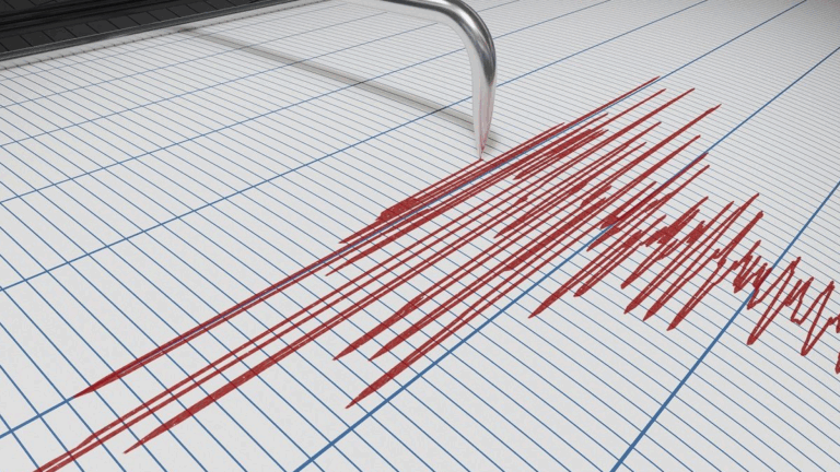 Terremoto, scossa forte in tutta la zona: magnitudo 5.8. Panico