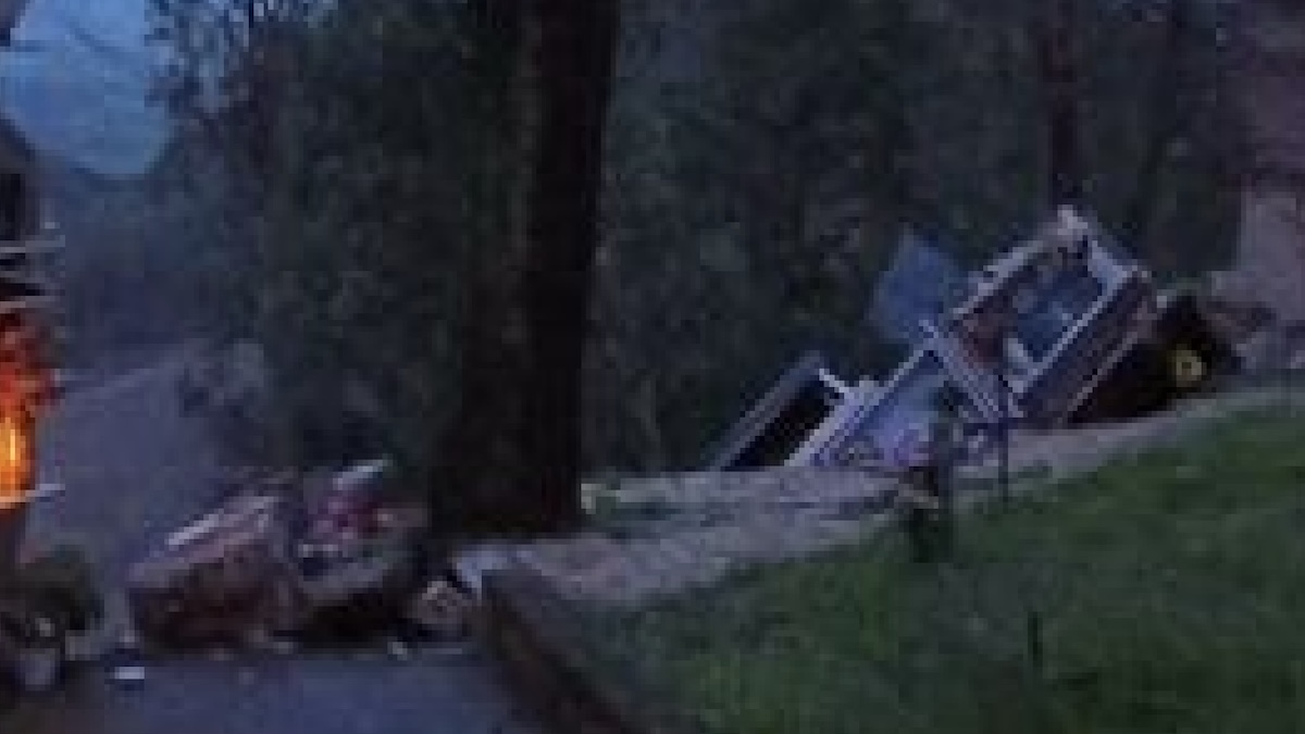 Shock nel cimitero italiano, sprofonda tutto per il maltempo. Immagini ...