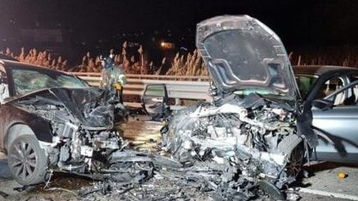 "In trappola tra le lamiere". Incidente spaventoso in Italia, auto ...