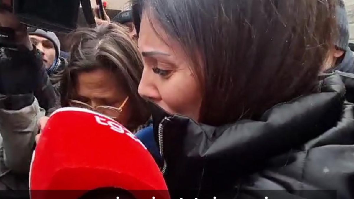 Strage Crans-Montana, Jessica Moretti fuori dal tribunale: quel ...