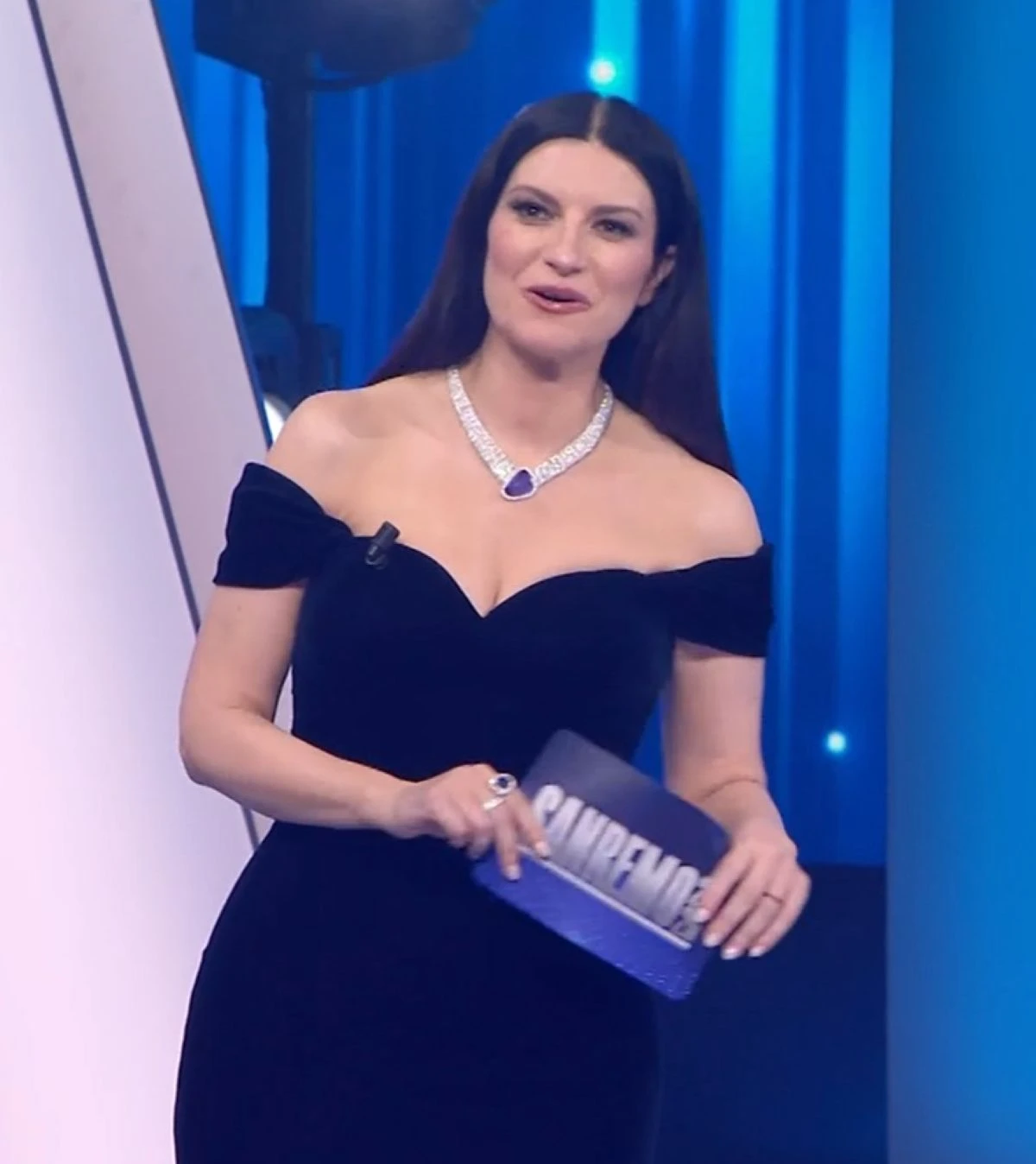 Sanremo 2026, Laura Pausini nel mirino dei social: pioggia di commenti ...