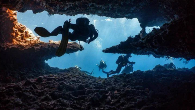 Maldive, i 5 sub morti per “overconfidence”: dalle bombole al corridoio ...