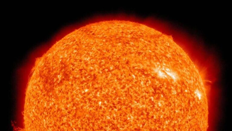 Allerta dal Sole: una nube di plasma corre verso la Terra, cosa può ...